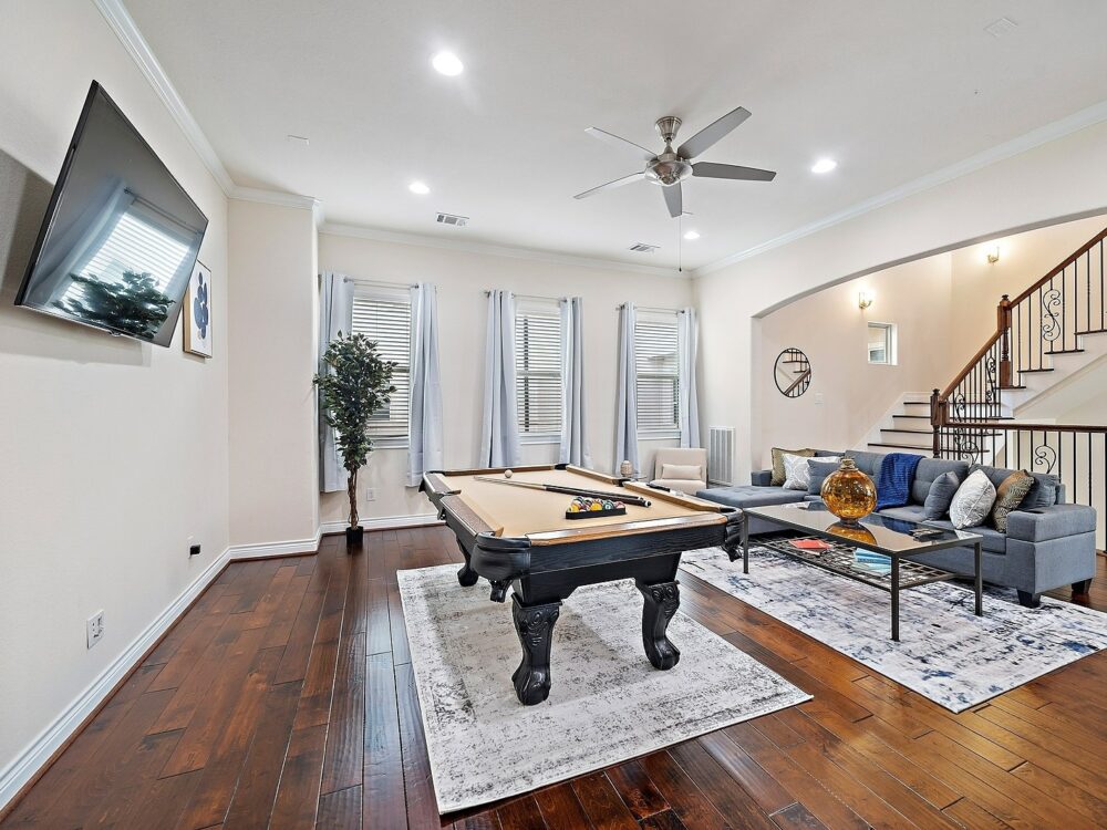 Washington Heaven • Pool Table • Backyard W/Grill • Netflix • Wine ...