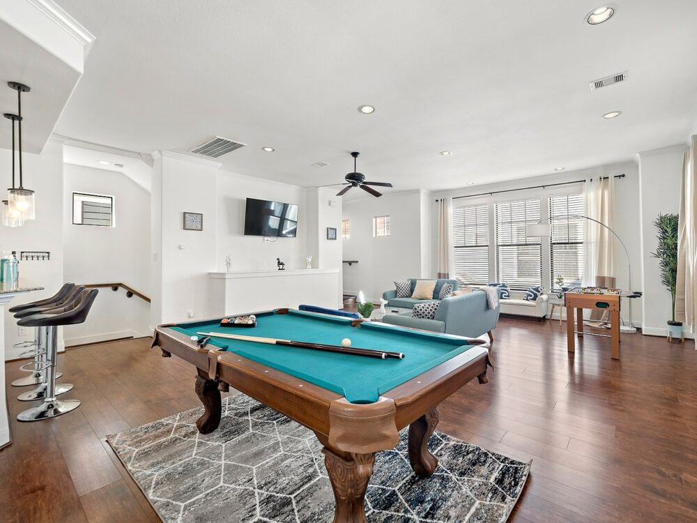 MedCenter Palace • Game Room • Backyard W/Grill • Outdoor Games ...