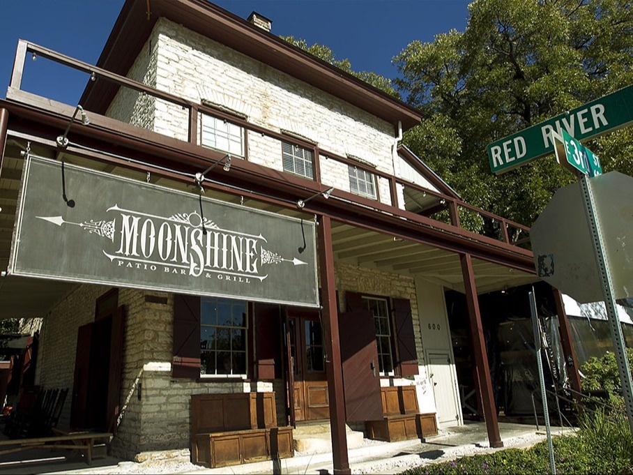 Moonshine Patio Bar & Grill | Twinity Luxury Rentals