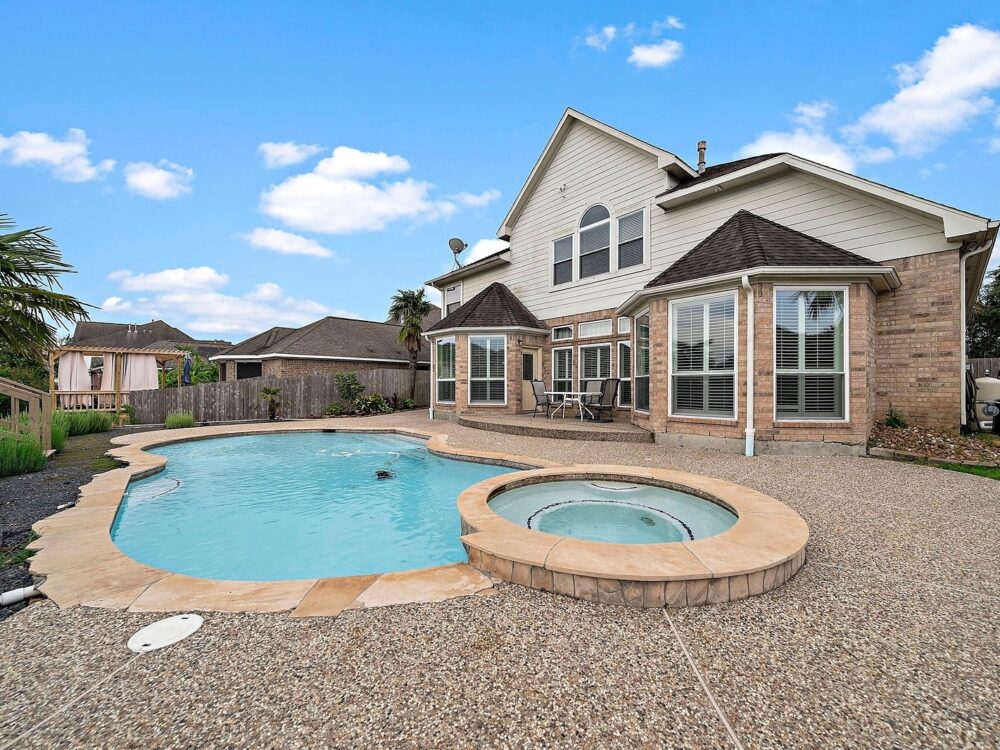 Lake Houston Getaway | Pool + Spa + Lake Front | Twinity Luxury Rentals